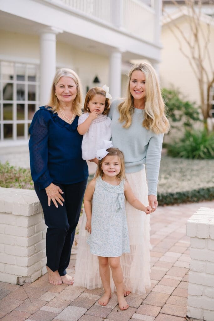 Generational family portraits at home | Mini session photography in ...